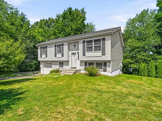6 Virginia Cir, Newburgh, NY 12550