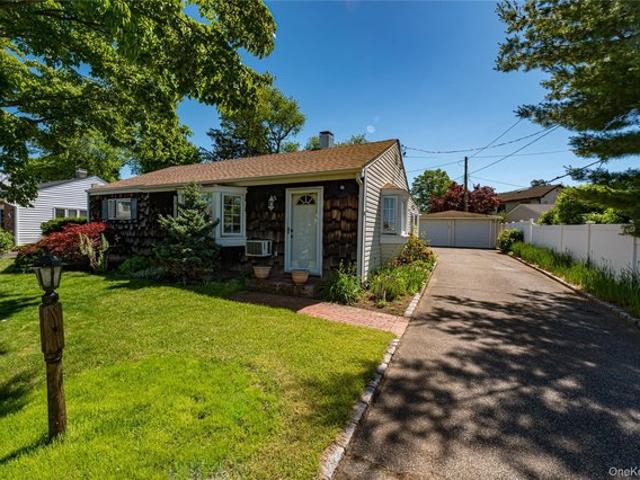 6 Virginia Ln, Bethpage, NY 11714