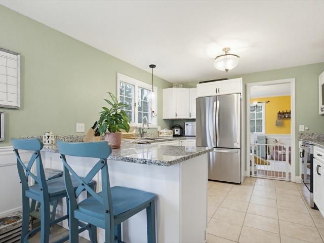 6 Walker Pond Rd, Sturbridge, MA 01566 | MLS #73499 | Compass