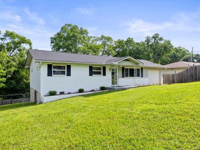 6 Wayne Ln, Rossville, GA 30741