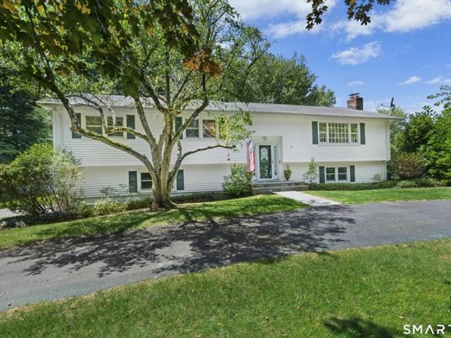 6 Webster Pl, Newtown, CT 06470