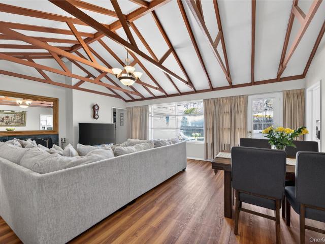 6 Wellington Road