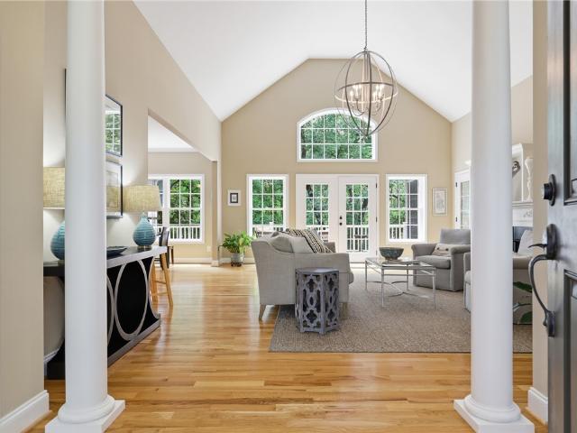 6 Westwind Court
