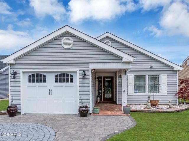 6 Westgate Pl, Manchester, NJ 08759
