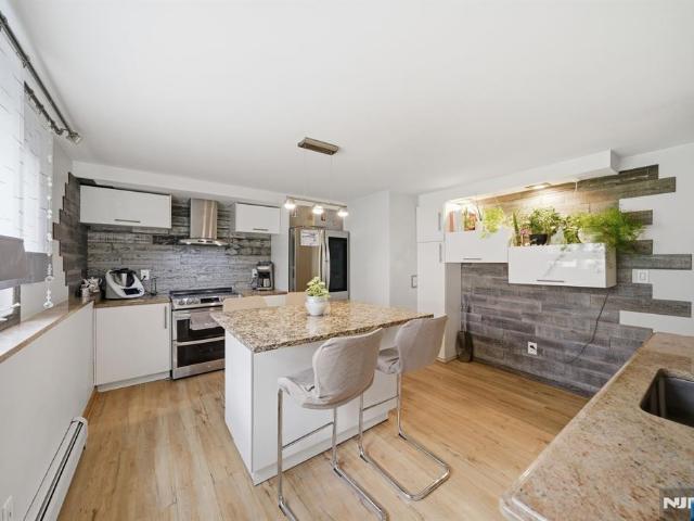 6 Whitten Place
