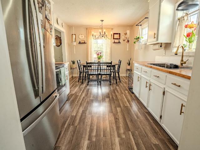 6 White Oak Dr