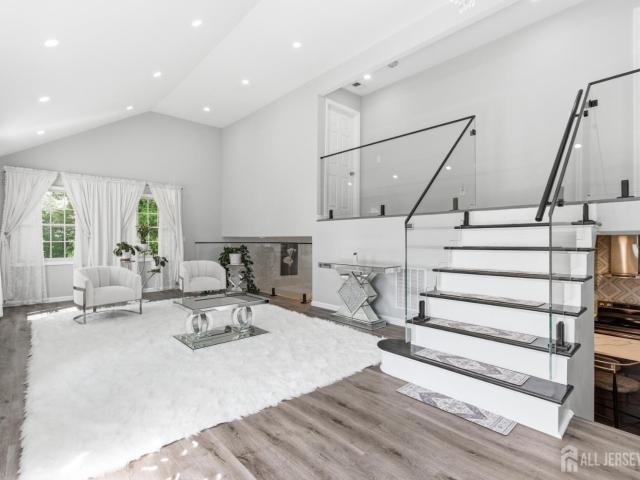 6 Whitewood Road
