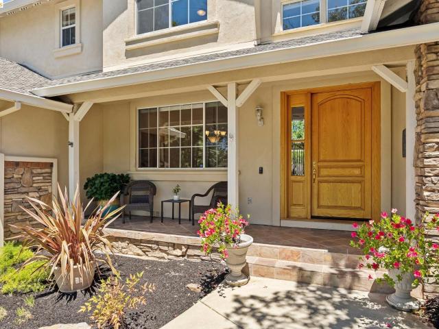 6 Whitfield Ct