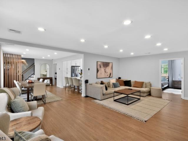 6 Willow Way
