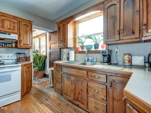 6 Woodward Avenue
