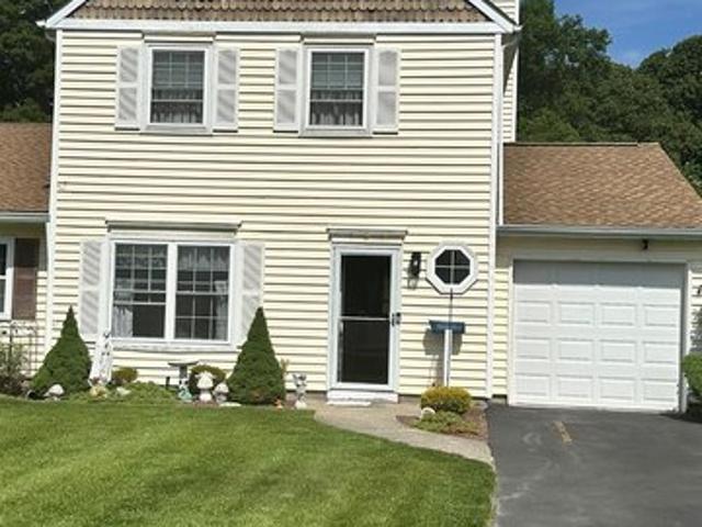 6 Woodchuck Trl, Coram, NY 11727
