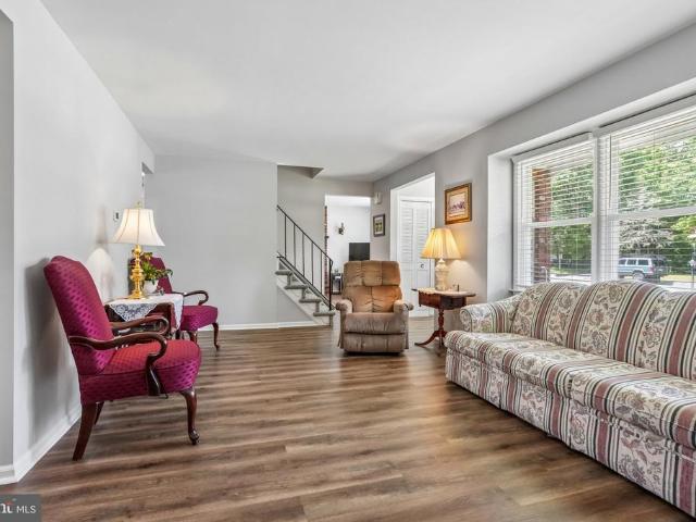 6 Woodland Avenue