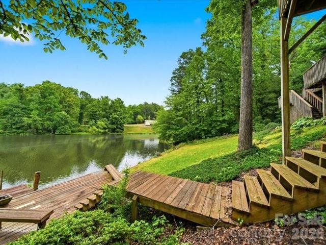 6 Woodland Circle