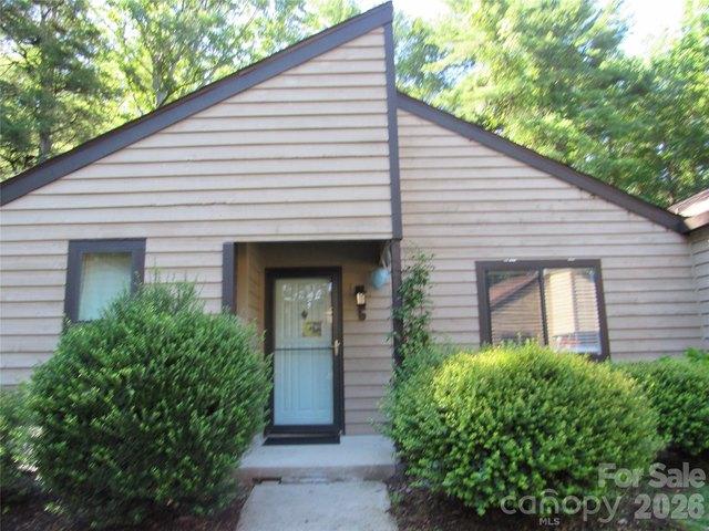 6 Woodlands Dr, Black Mountain, NC 28711