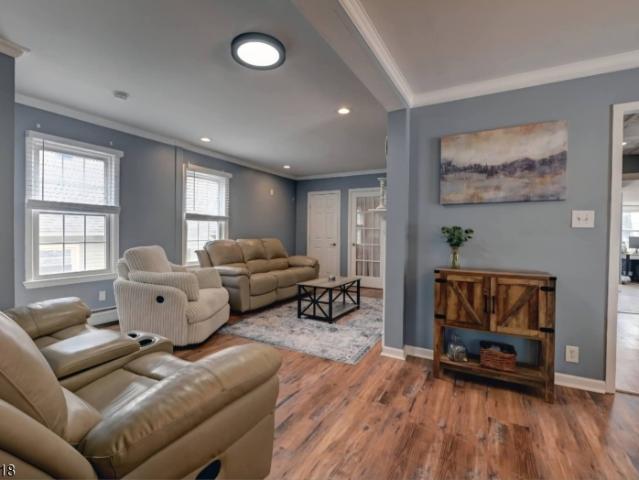 6 Woodlawn Ter