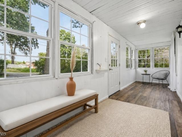 6 Woodlawn Ter