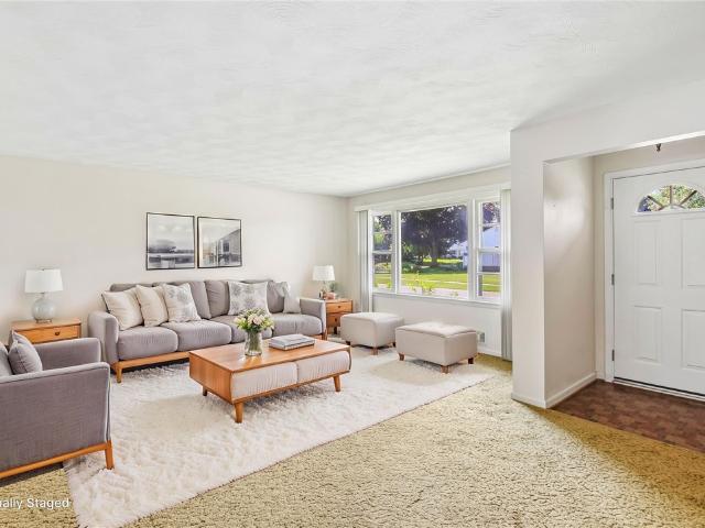 6 Worthington Road