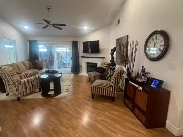 6 Yardis Ct, Sacramento, CA 95833
