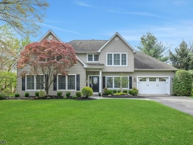 6 Yorke Rd, Mountain Lakes, NJ 07046