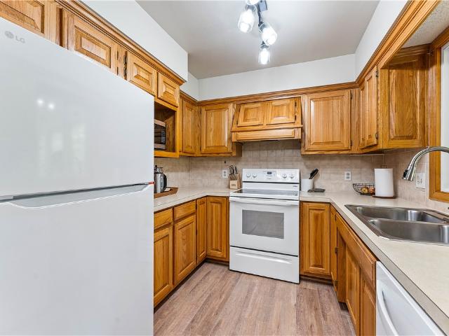 6 Zennor Lane
