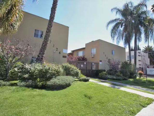 6 08 Canoga Variel Apartments