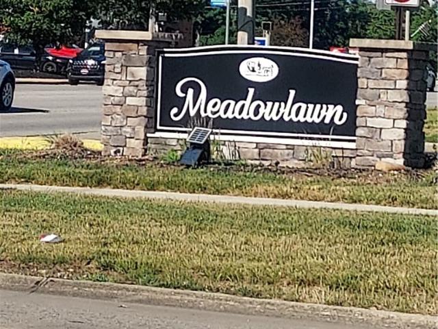 6 10 Meadowlawn Drive