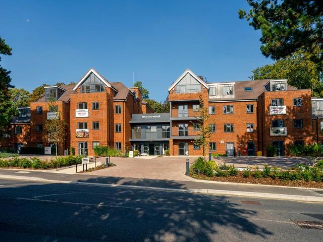 6 12 Woodcote Valley Road, Purley CR8 1 bed retirement property to rent £2,660 pcm £614 pw