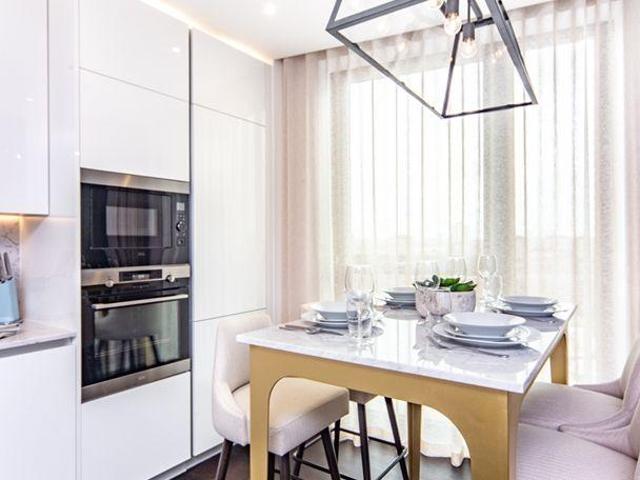 6 8 Charles Clowes Walk, London SW11 2 bed apartment to rent £4,658 pcm £1,075 pw