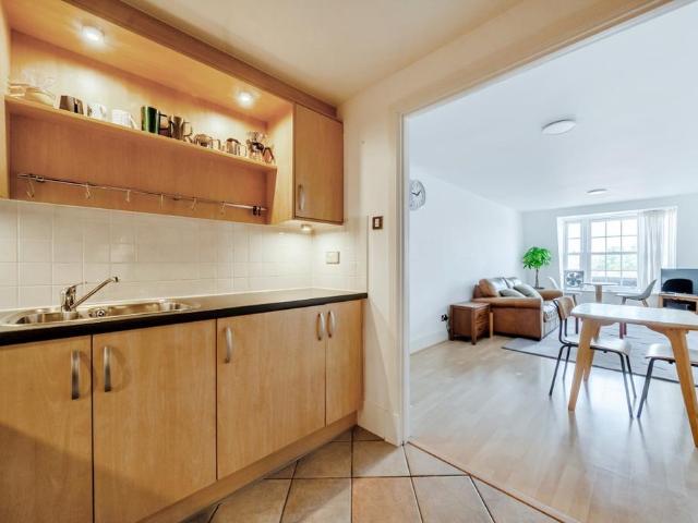 6 9 Market Place Kingston upon Thames. 2 bed apartment to rent £2,200 pcm £508 pw