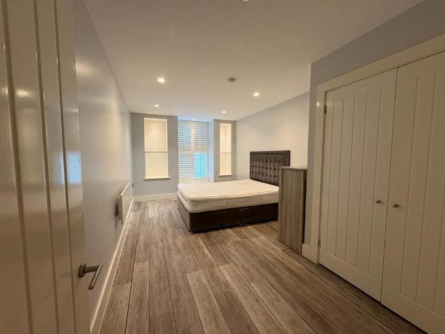 6a St Ann's Square Manchester M2 2 bed apartment to rent £1,370 pcm £316 pw