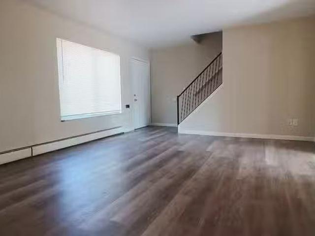 6BR/1.5BA Hawaiian Terrace