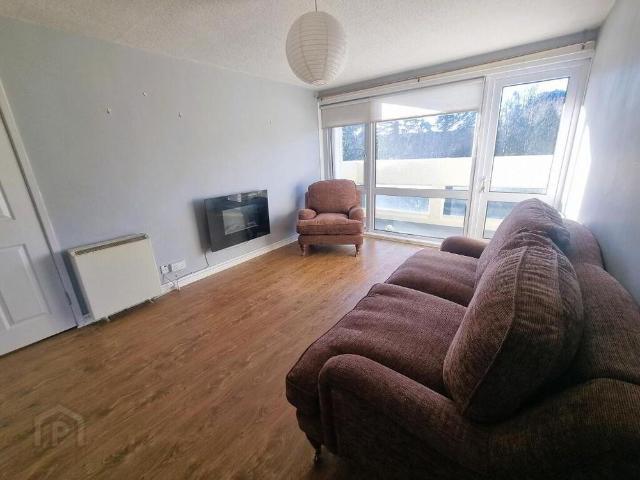 6D, Ferndale House, Dunmurry, BT17 9DB
