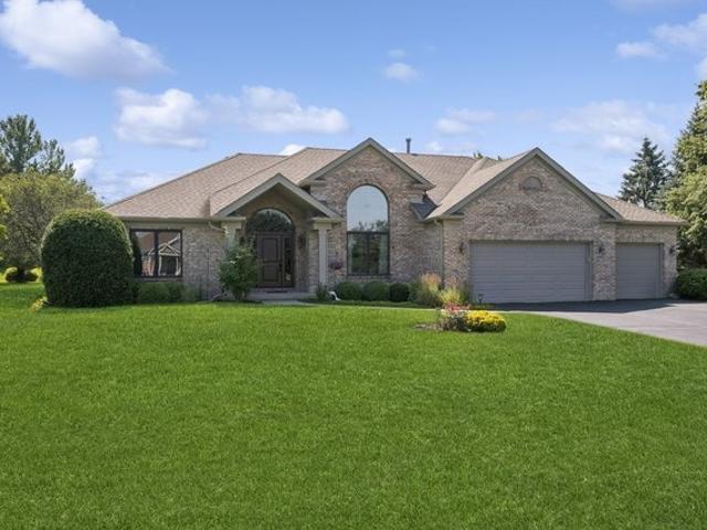 6N731 Willowbrook Dr, Saint Charles, IL 60175
