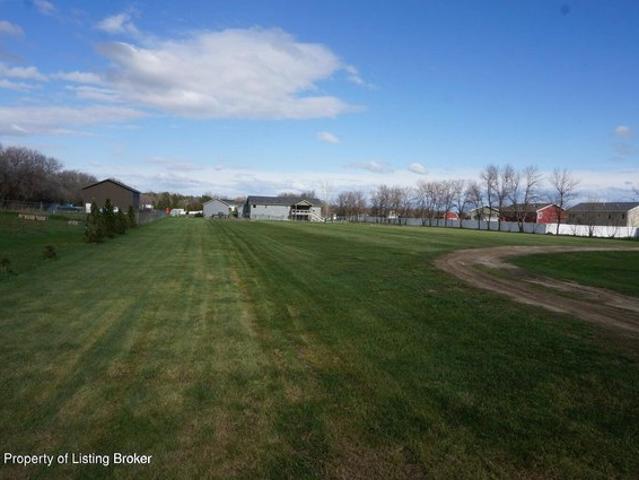 6th Ave E, Dickinson, ND 58601