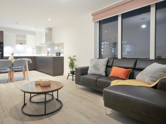 6th Floor 3 Bedroom Apartment. 3 bed apartment to rent £2,100 pcm £485 pw
