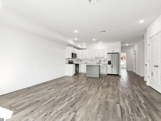 73 4th Ave #3A Newark, NJ 07104