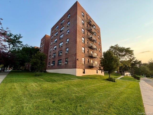 73 50 Bell Boulevard 1A