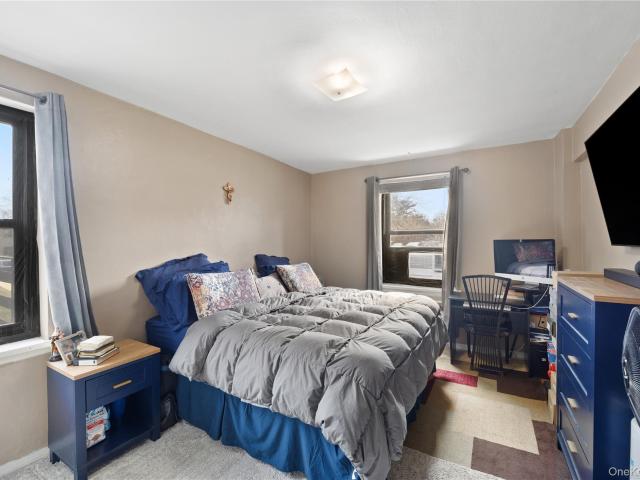 73 11 Bell Boulevard 2C