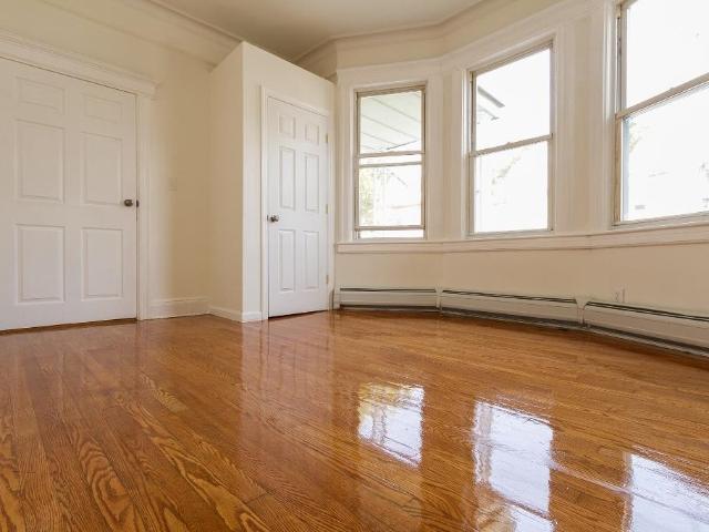 73 Warner Ave