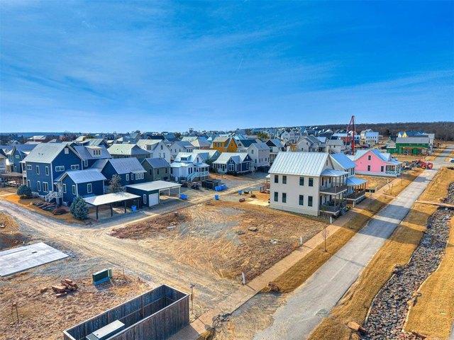73 Water St, Carlton Landing, OK 74432