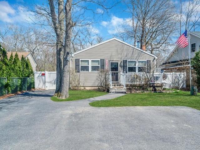 73 Wendy Dr, Farmingville, NY 11738
