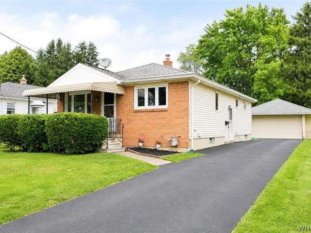 73 Banner Ave, Lancaster, NY 14086