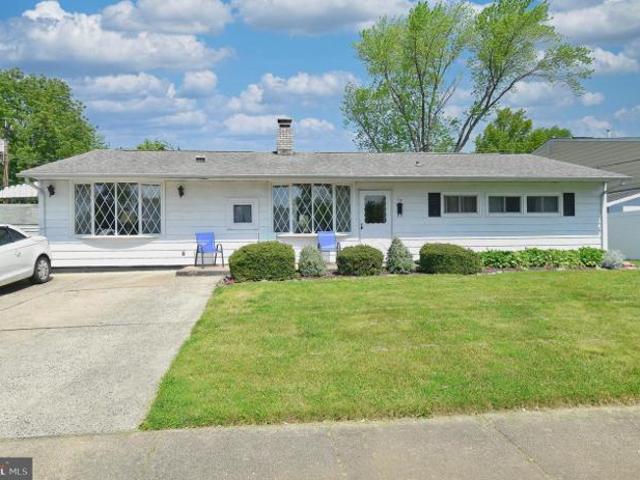 73 Basswood Rd, Levittown, PA 19057