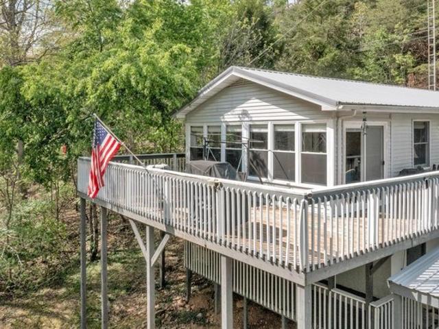 73 Bayshore Dr, Dawson Springs, KY 42408