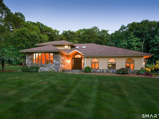 73 Candlewood Dr, Tolland, CT 06084