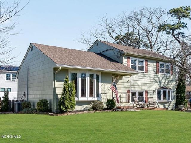73 Dahlia Ln, Toms River, NJ 08753