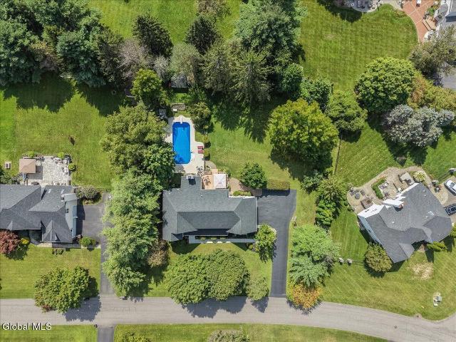 73 Fields End Drive