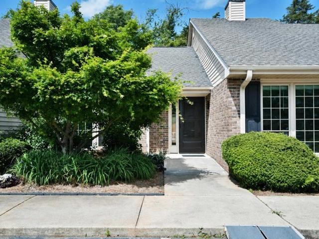 73 Forest Lake Dr, Greenville, SC 29681