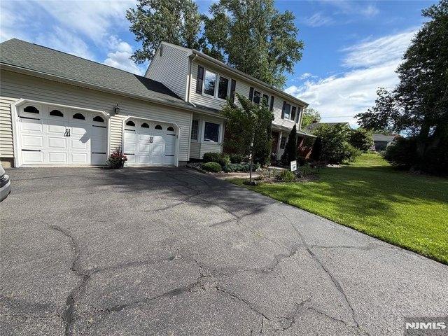 73 Hillside Ave, Roxbury Township, NJ 07876