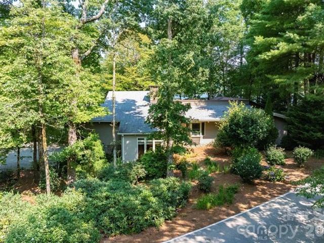 73 Lake Point Dr, Lake Toxaway, NC 28747